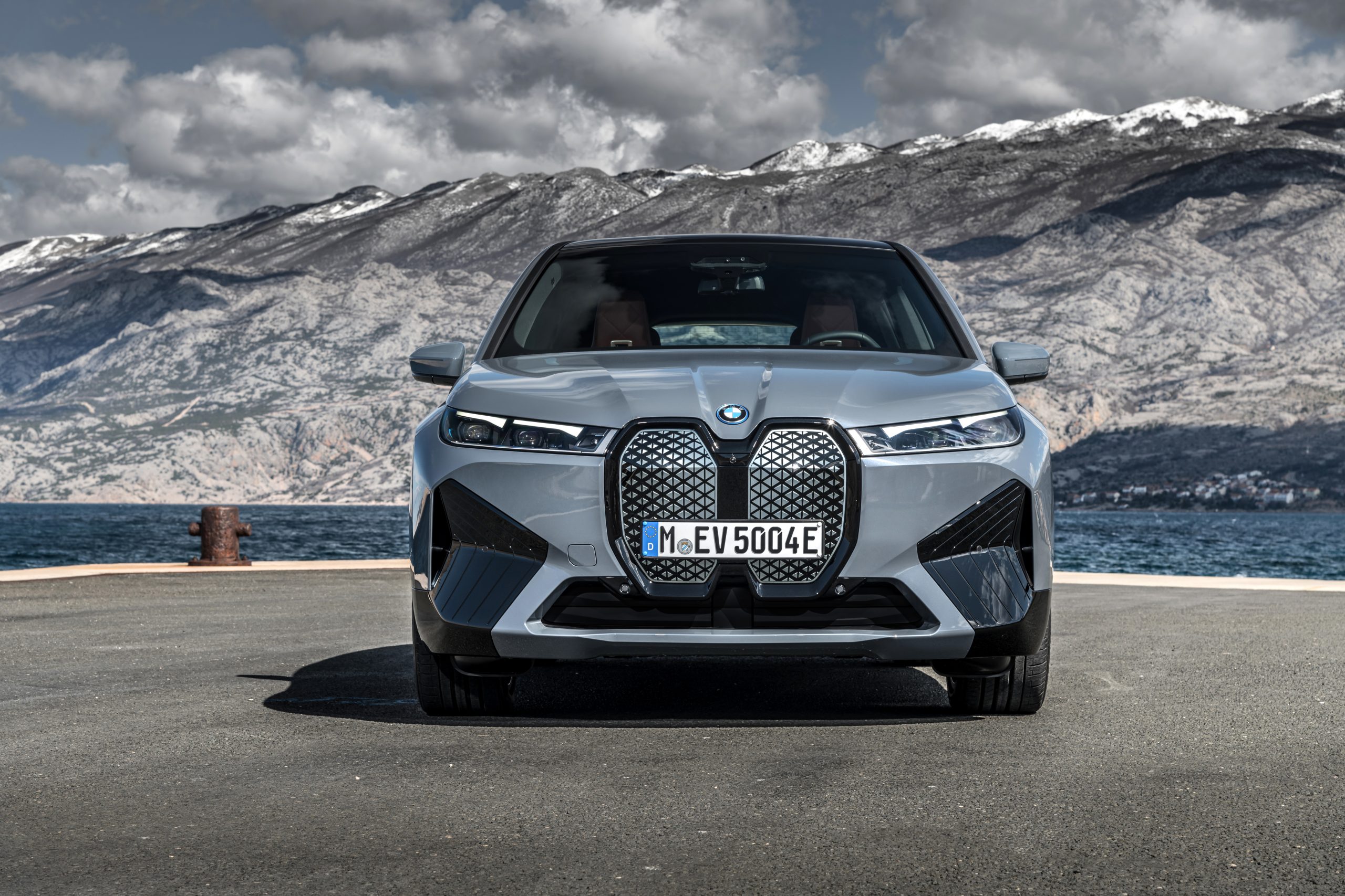 La BMW iX: une nouvelle approche du concept de SAV (Sports Activity ...