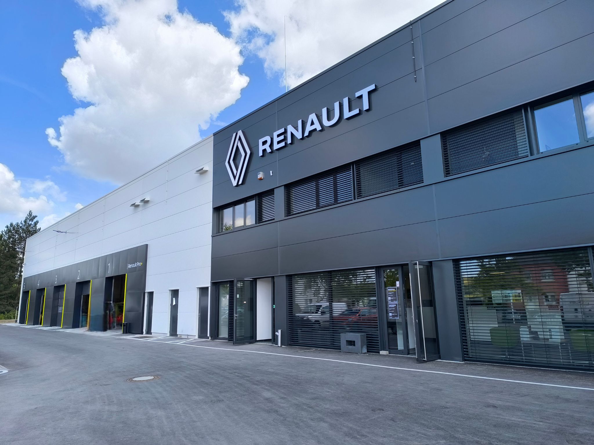 Renault Luxembourg inaugure son nouveau site à Esch-Belval